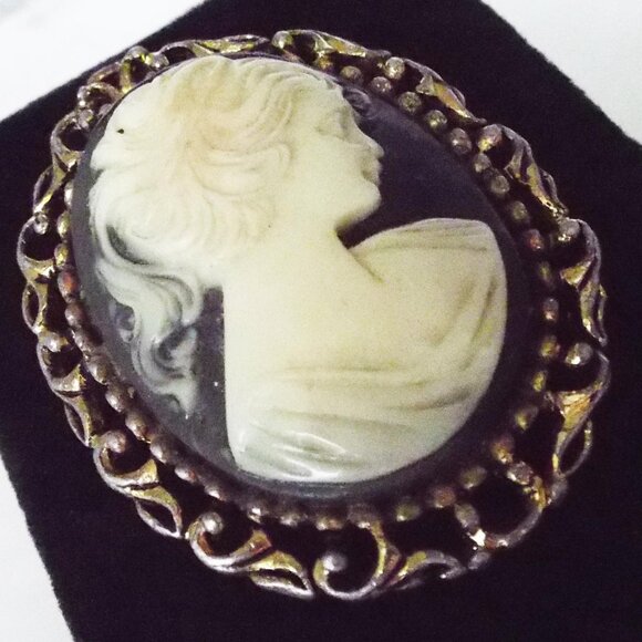 IVORINE CAMEO ON BLACK BROOCH | Jewelry | Vintage Ivorine Cameo On ...